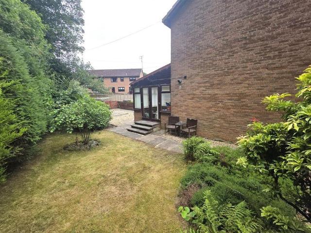 2 bedroom end of terrace house to rent