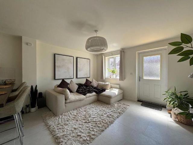 2 bedroom end of terrace house to rent