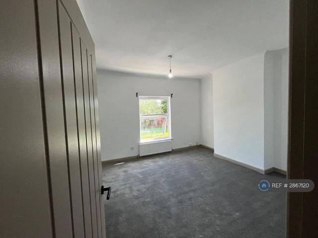 2 bedroom end of terrace house to rent