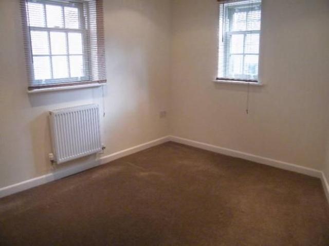 2 bedroom end of terrace house to rent