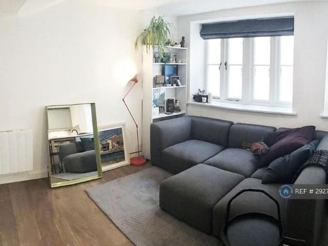 2 bedroom end of terrace house to rent