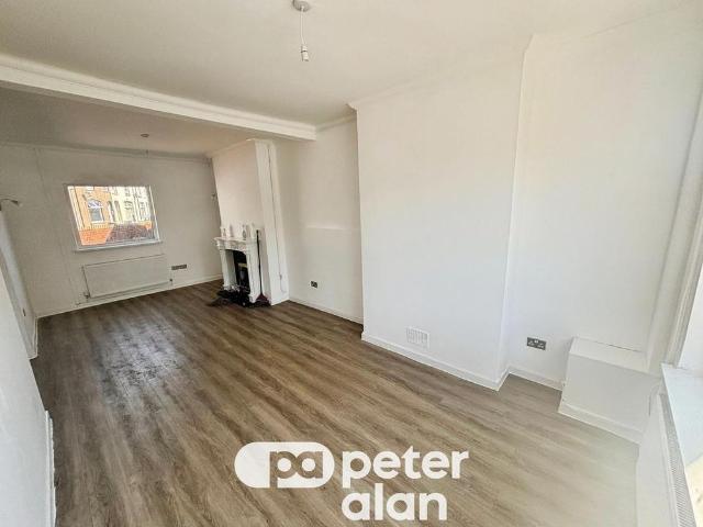 2 bedroom end of terrace house to rent