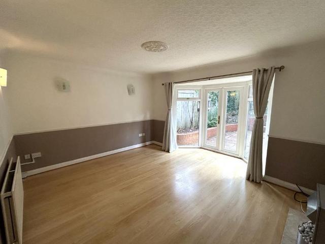 2 bedroom end of terrace house to rent