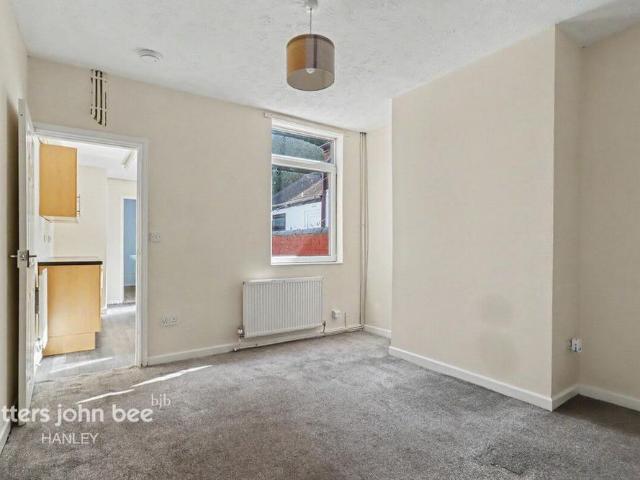 2 bedroom end of terrace house to rent