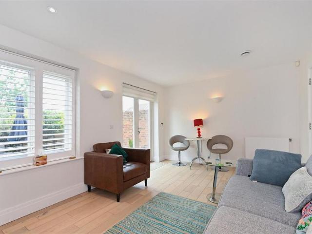 2 bedroom end of terrace house to rent