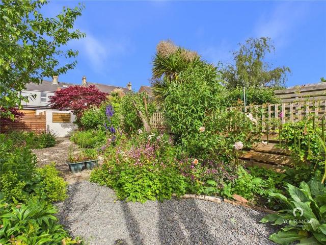 2 bedroom end of terrace house to rent