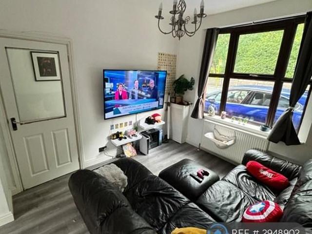 2 bedroom end of terrace house to rent