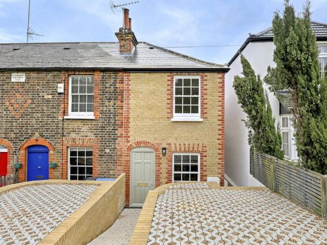 2 bedroom end of terrace house to rent