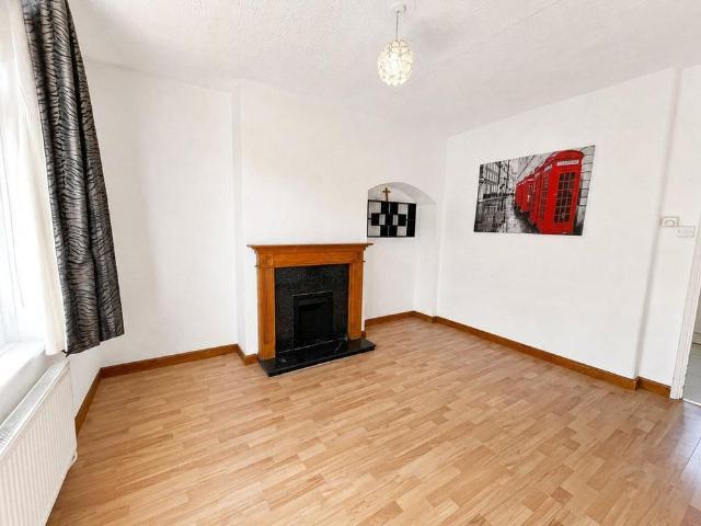 2 bedroom end of terrace house to rent