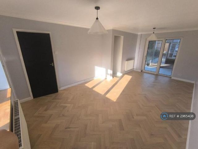 2 bedroom end of terrace house to rent