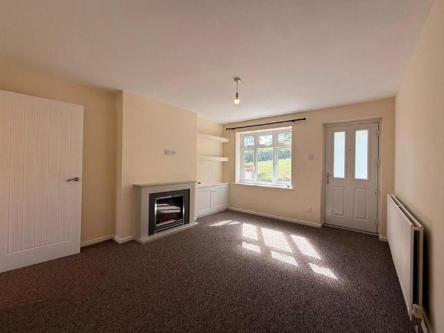 2 bedroom end of terrace house to rent