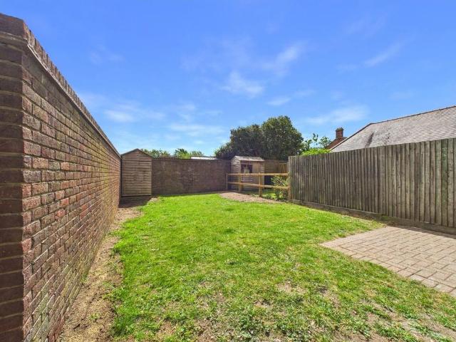 2 bedroom end of terrace house to rent