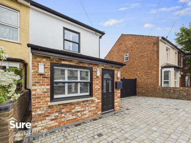 2 bedroom end of terrace house to rent