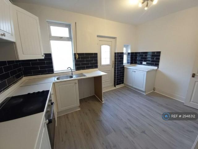 2 bedroom end of terrace house to rent