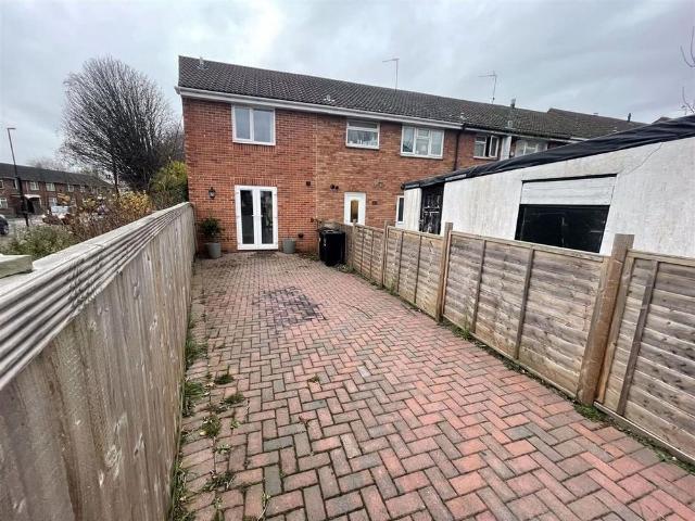 2 bedroom end of terrace house to rent