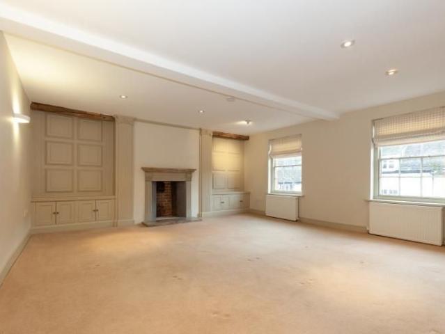2 bedroom end of terrace house to rent