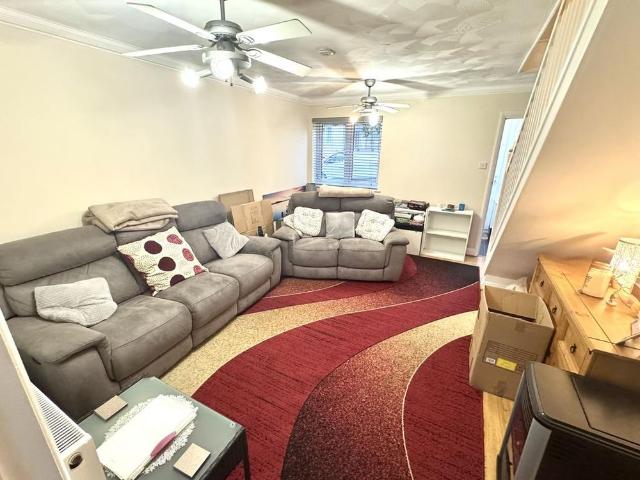2 bedroom end of terrace house to rent