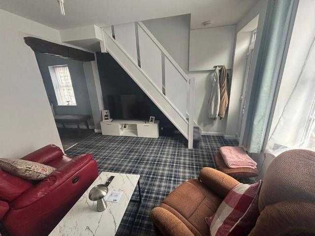 2 bedroom end of terrace house to rent