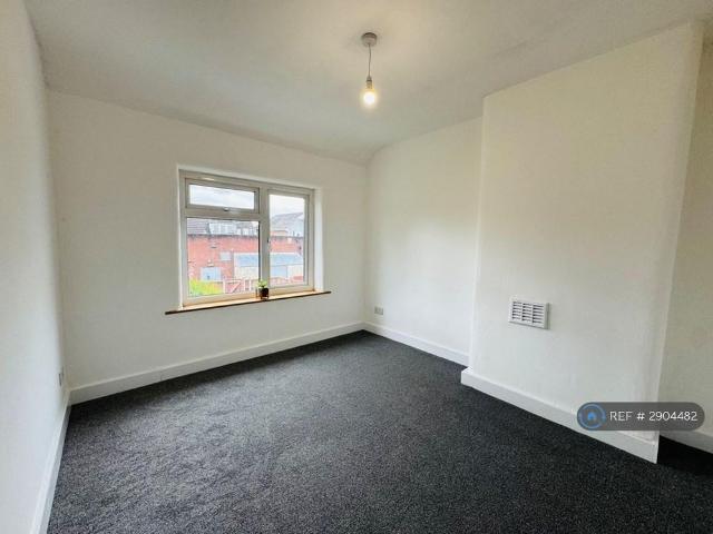 2 bedroom end of terrace house to rent
