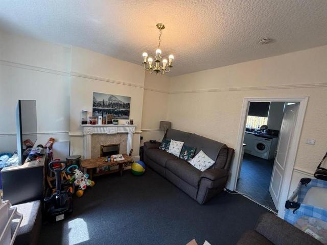 2 bedroom end of terrace house to rent