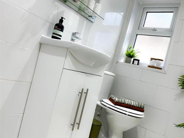 2 bedroom end of terrace house to rent