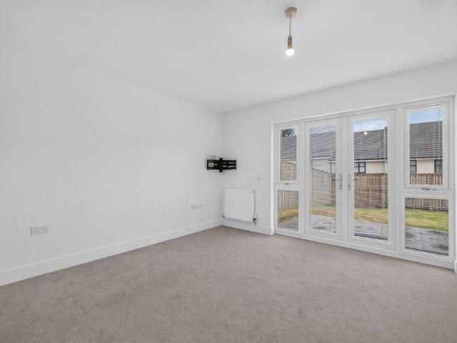 2 bedroom end of terrace house to rent