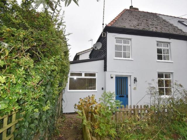 2 bedroom end of terrace house to rent