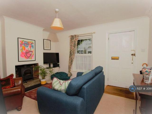 2 bedroom end of terrace house to rent