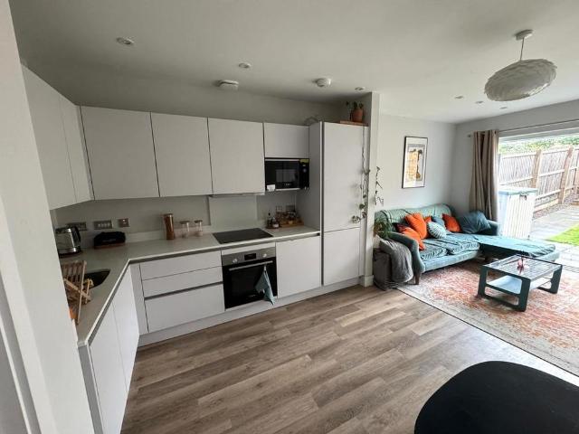2 bedroom end of terrace house to rent