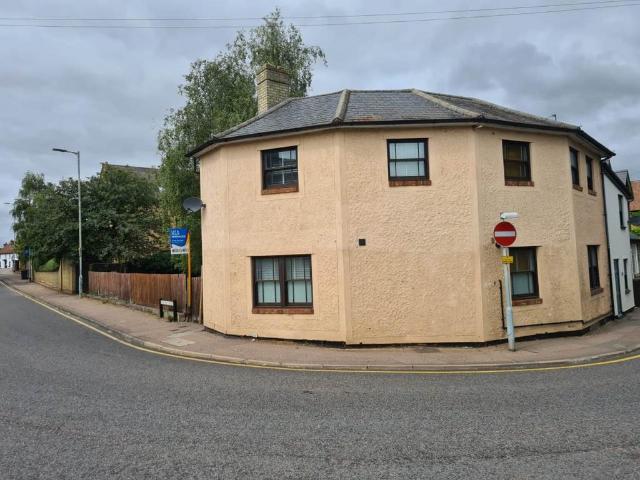 2 bedroom end of terrace house to rent