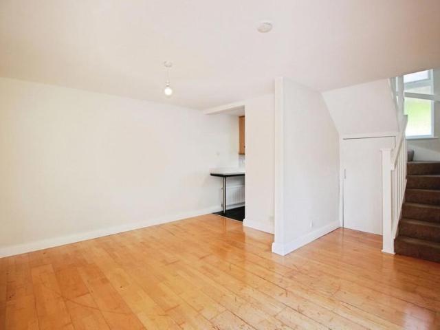 2 bedroom end of terrace house to rent
