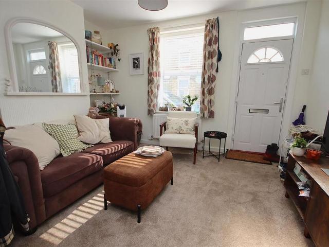 2 bedroom end of terrace house to rent