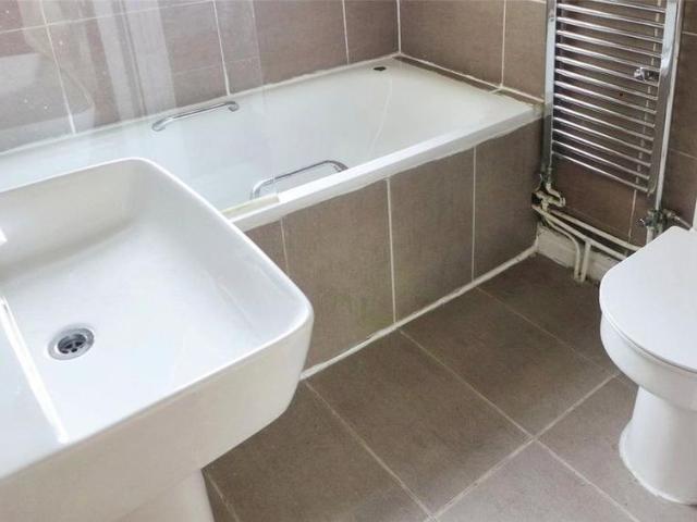 2 bedroom end of terrace house to rent