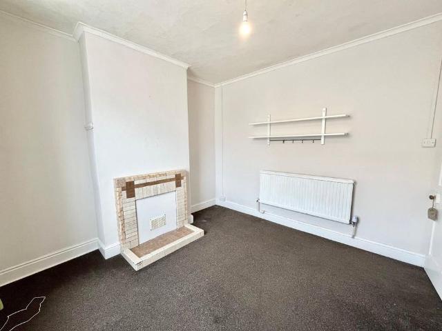2 bedroom end of terrace house to rent