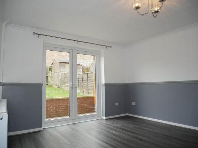 2 bedroom end of terrace house to rent