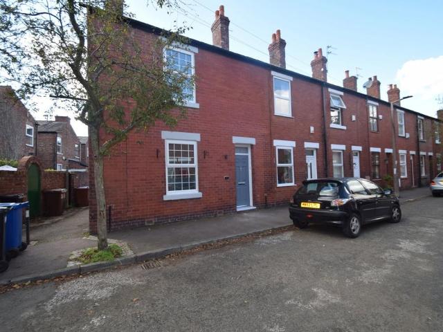 2 bedroom end of terrace house to rent