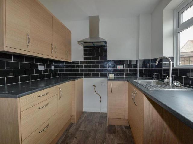 2 bedroom end of terrace house to rent