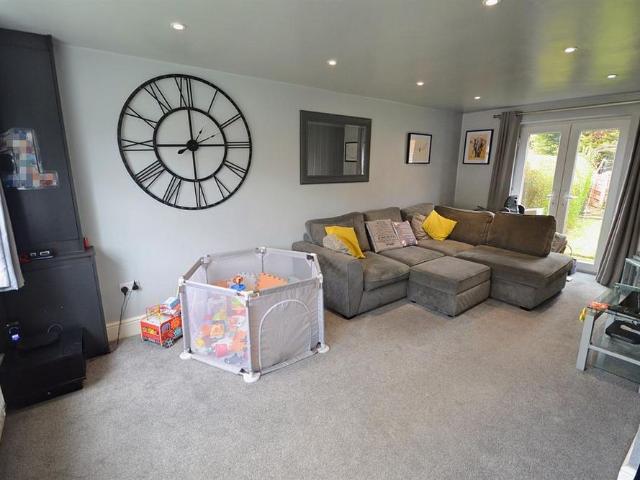 2 bedroom end of terrace house to rent