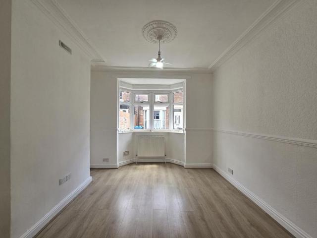 2 bedroom end of terrace house to rent