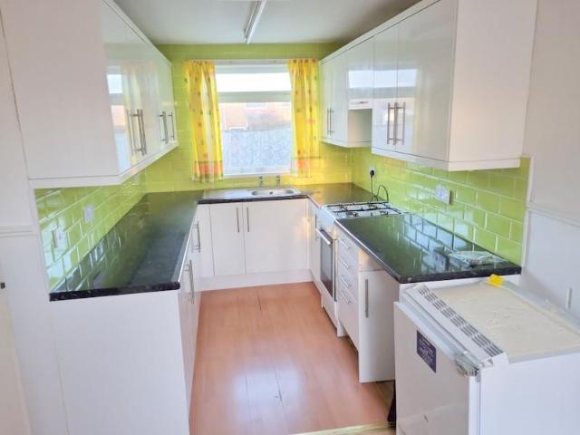 2 bedroom end of terrace house to rent
