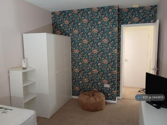 2 bedroom end of terrace house to rent