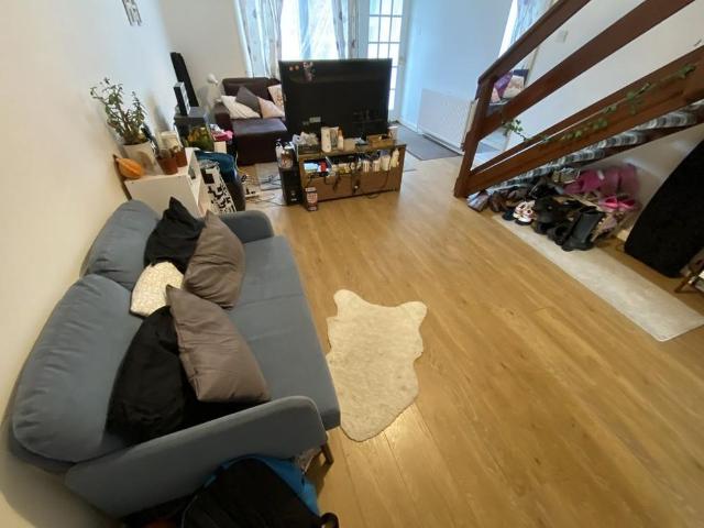 2 bedroom end of terrace house to rent