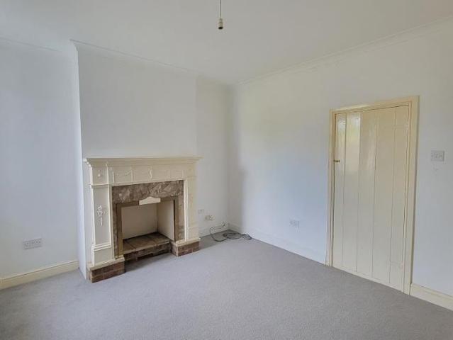 2 bedroom end of terrace house to rent