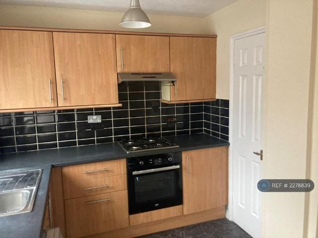 2 bedroom end of terrace house to rent