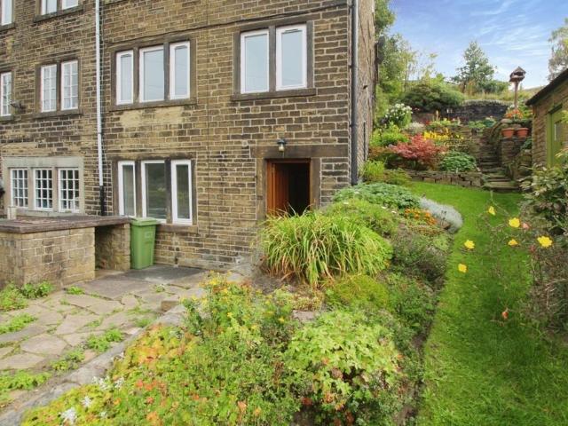 2 bedroom end of terrace house to rent