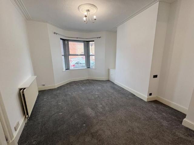 2 bedroom end of terrace house to rent