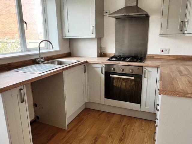 2 bedroom end of terrace house to rent