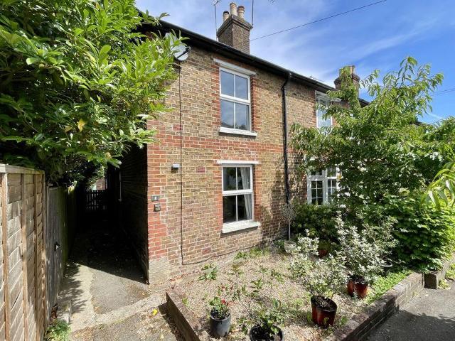 2 bedroom end of terrace house to rent