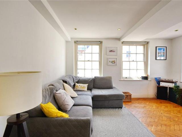 2 bedroom end of terrace house to rent