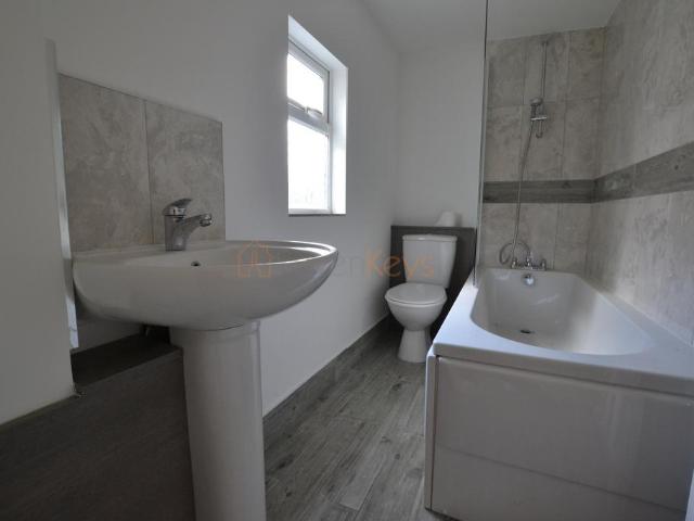 2 bedroom end of terrace house to rent